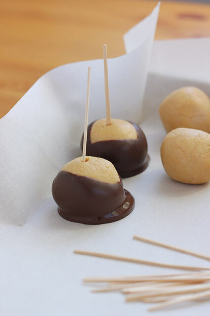 Easy Buckeye Recipe (5-Ingredients!) - One Sweet Appetite